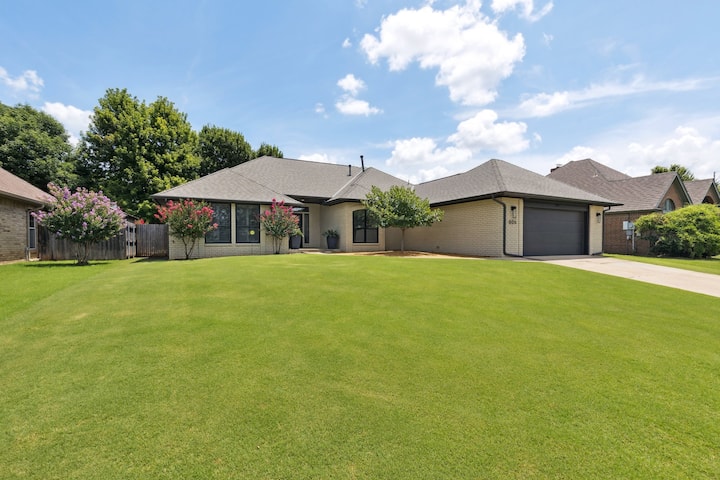 Peaceful, Refined Family Home In Edmond - Edmond, OK