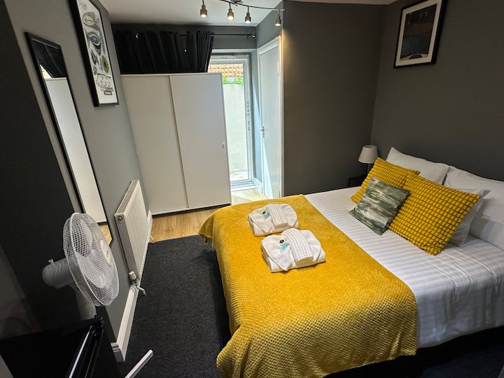 Lovely Private 2 Bedroom Flat - London