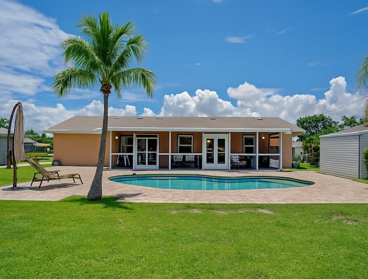 3br Pool Home On Golf Course+ Huge Yard & Games! - Royal Palm Beach, FL