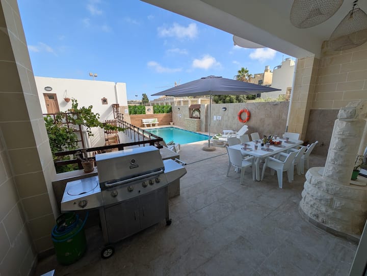 Grand 6 Bdrm Townhouse With Pool - Málta