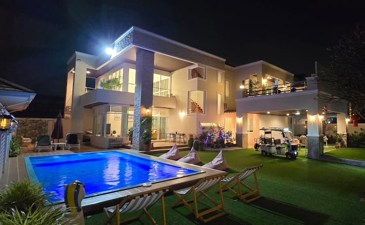 7 Br 15 Bed Pool Villa Near Malls & Expressway - Bangkok