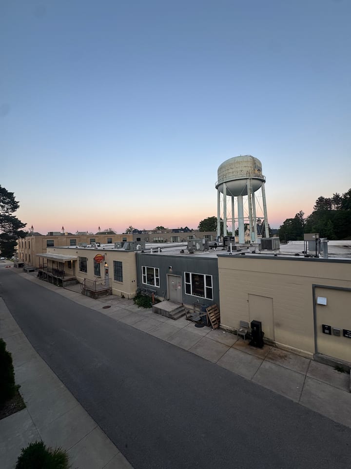 Luxury Tc Commons Retreat - トラバーズ・シティ, MI