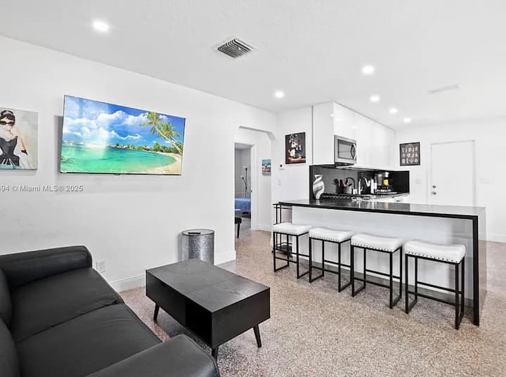 Fll Retreat Western Style House - Davie, FL