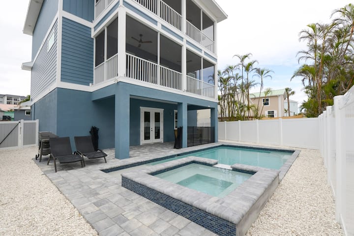 Seventh Heaven
6 Bedrooms
Sleeps 16 - Fort Myers Beach, FL