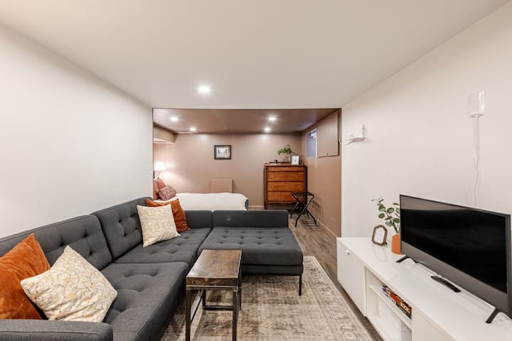 Boutique East End Heritage Studio On Subway Line - Toronto