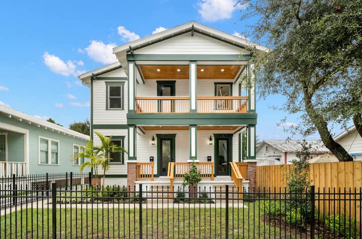 Casa Quetenía | 6br Retreat In Historic Ybor - Tampa, FL