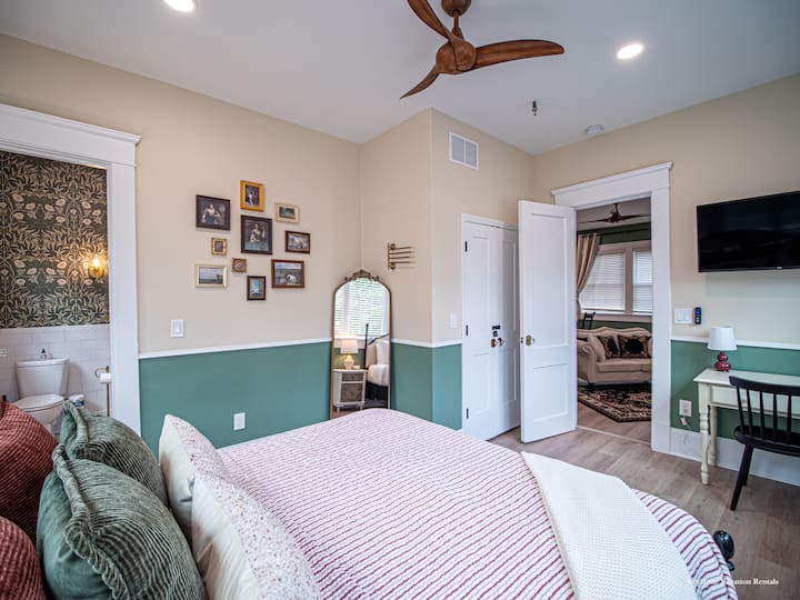 The Marietta Square Manor - Marietta Square - Kennesaw, GA