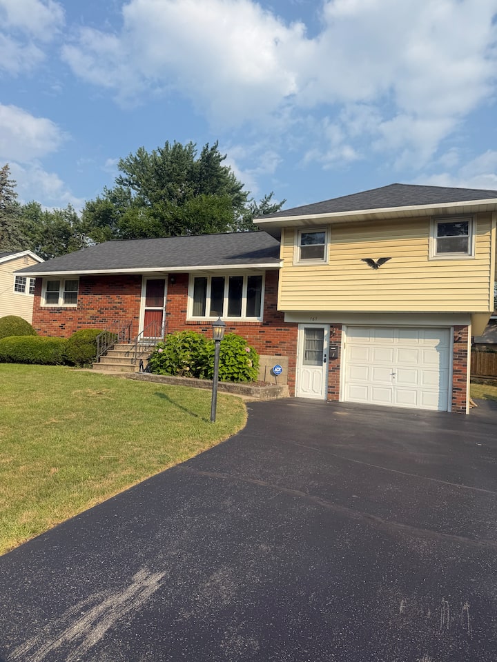 Home In Schenectady - Clifton Park, NY