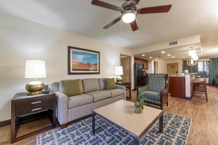 Spacious Villa W/ Kitchen L 4 Pools & Game - Scottsdale, AZ
