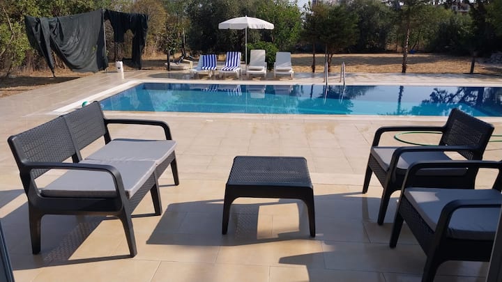 Gırne Merkezde 4+1 Villa - Kyrenia