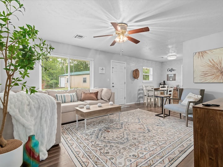 Cute And Cozy Cottage - Bartlesville, OK