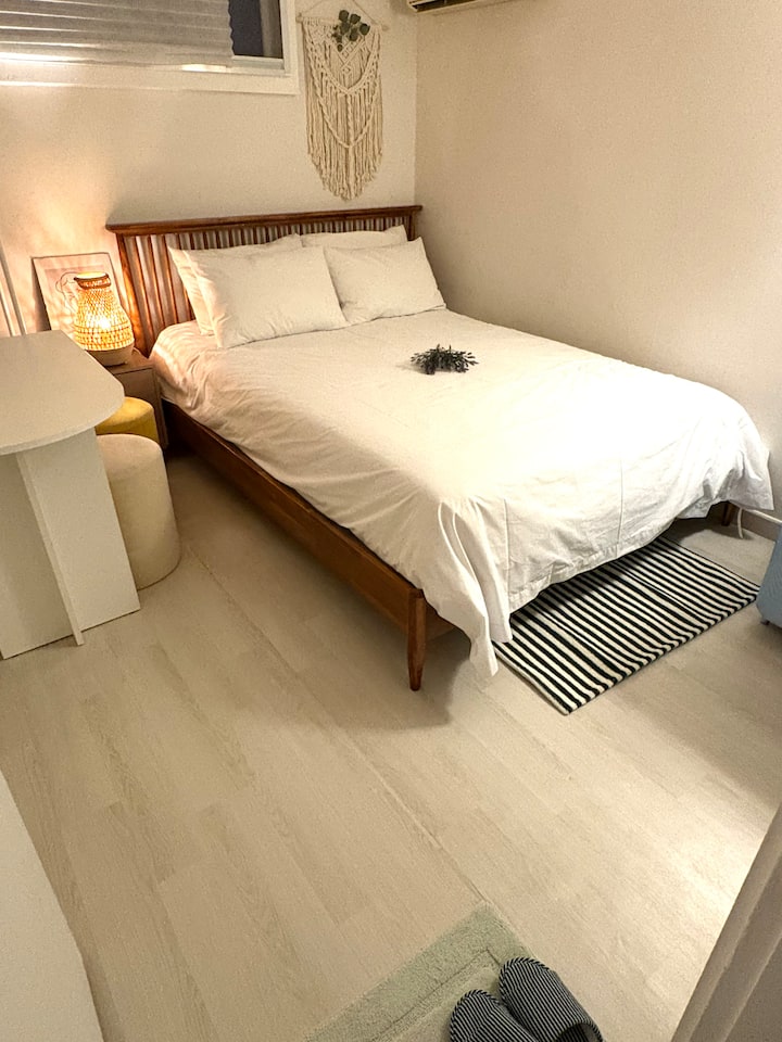 모던한|전용욕실|공항버스,지하철 5분|명동·동대문·성수·홍대20~35분|무료 건조기생수라면 - Seoul