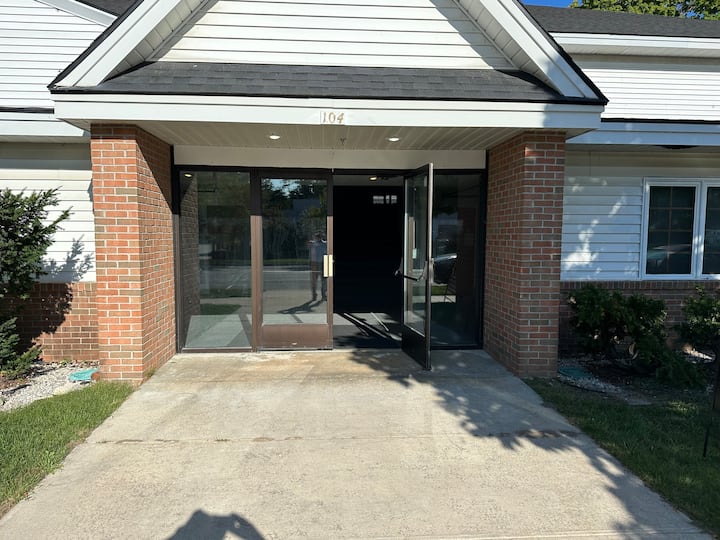 Downtown Charlevoix Room - Charlevoix, MI