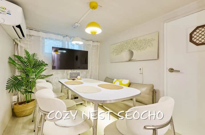 [합법]8인3룸/강남/역1 분거리/공항버스 1분/넓은식탁&취사가능/4퀸베드/내방역1분 - Seoul