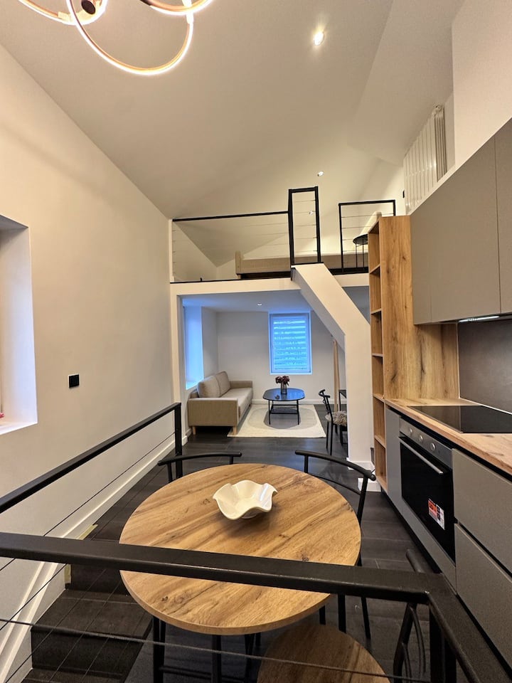 Cozy House In City Center - Kisjenő