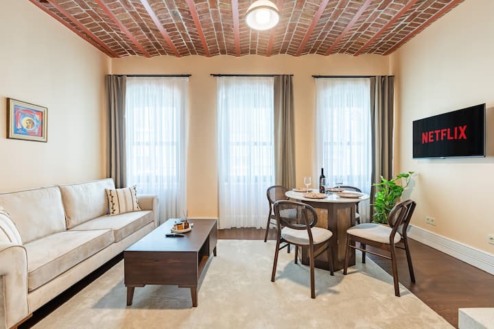 Couple’s Haven: Polished 1br Next To Galata Tower - Istanbul