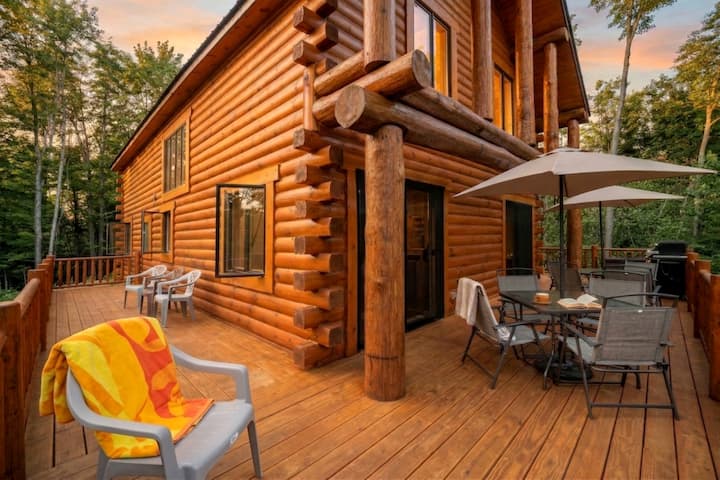 Secluded Log Cabin W/sauna, Near Skiing & Golf - Petoskey, MI