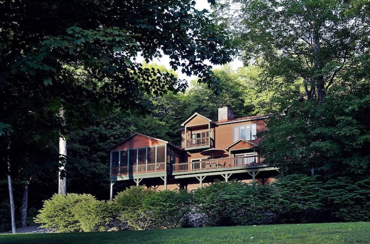 The Lodge At Warner Bay | 7 Br Lake George Retreat - Lake George, NY