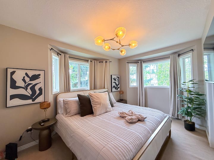 Modern Zen | 3 Beds | Gym | Kids Play Cave - Edmonton