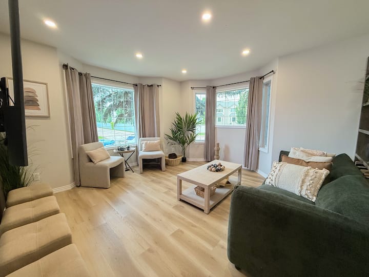 Modern Zen | 3 Beds | Gym | Kids Play Cave - Edmonton, Canada