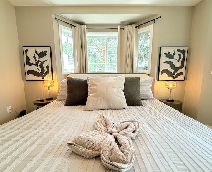 Modern Zen | 3 Beds | Gym | Kids Play Cave - Edmonton