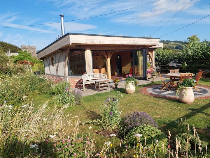 The Wendy House - Crickhowell