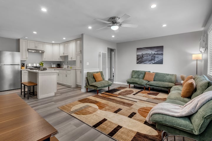 Warm Downey Retreat–near Theme Parks + Attractions - Downey, CA