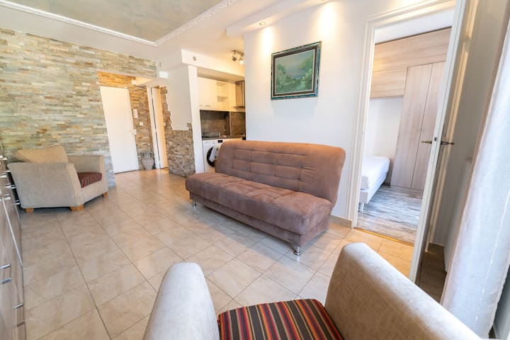 Logement Clim/ Proche Tram/ Wifi / Balcon- Pasteur - Nizza