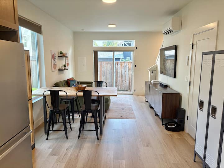Central 2br | Yard + Walkable | 30+ Day Friendly - Portland, OR