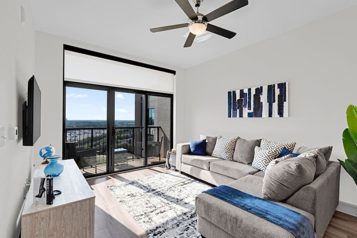 Luxury Penthouse High-rise | Med Center -