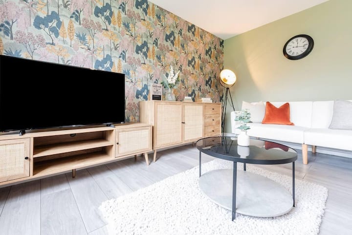 Chic 4bd Manchester Abode - Free Parking - Snooker - Manchester