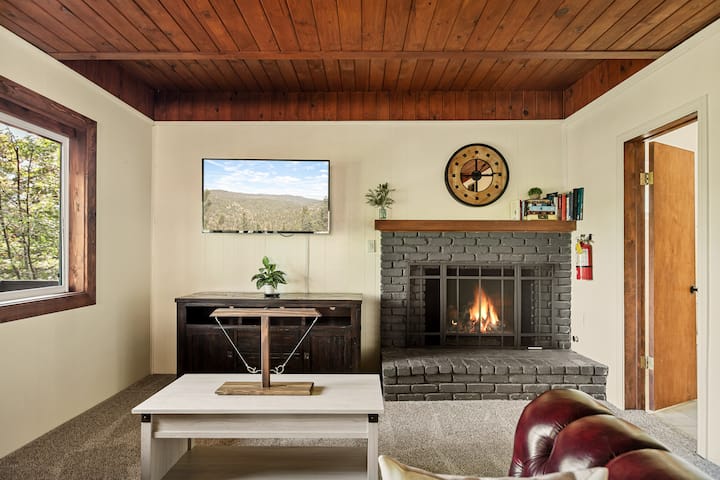 The Mountain Winter Sanctuary W 3br & Foosball - Lake Arrowhead, CA