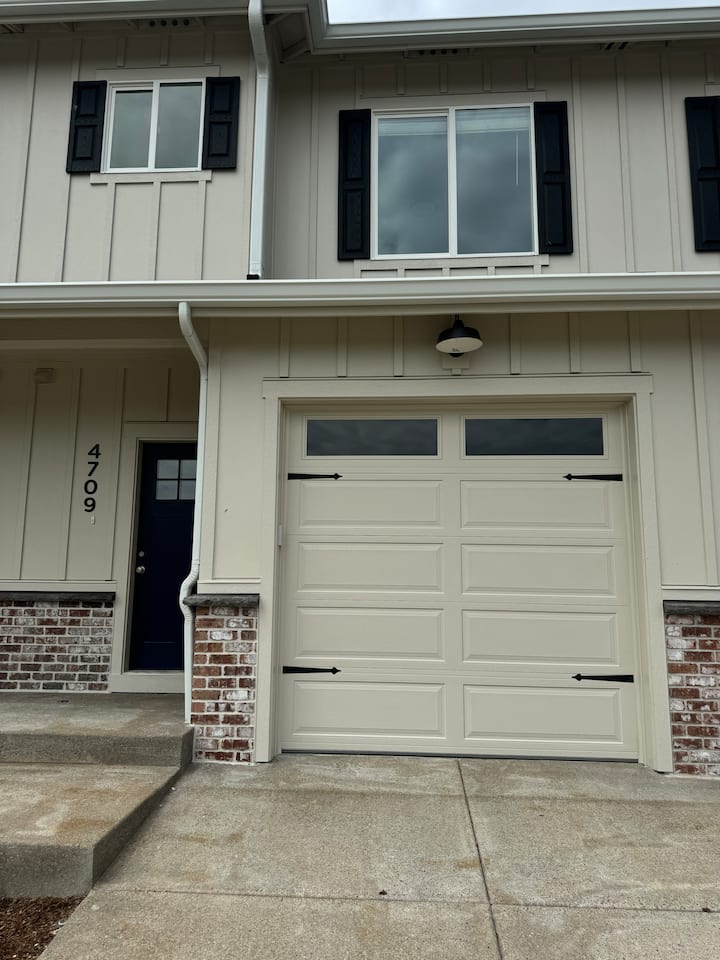 Luxurious New Home In Salem, Or - 세일럼