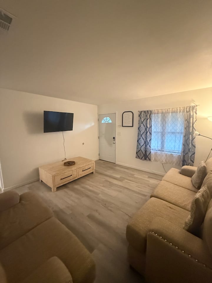 Cozy 4br 2ba Home Close To Famu And Fsu Campus. - Tallahassee, FL