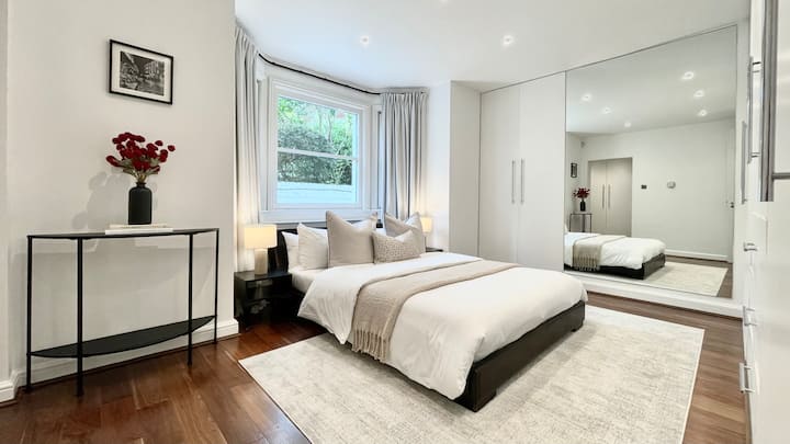 Minimal Designer Home With A Beautiful Garden - Notting Hill