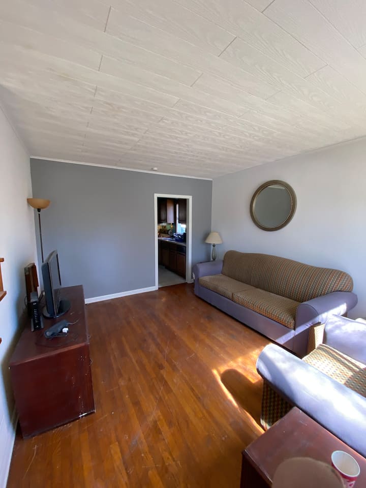 Cozy Bedroom - Dearborn, MI
