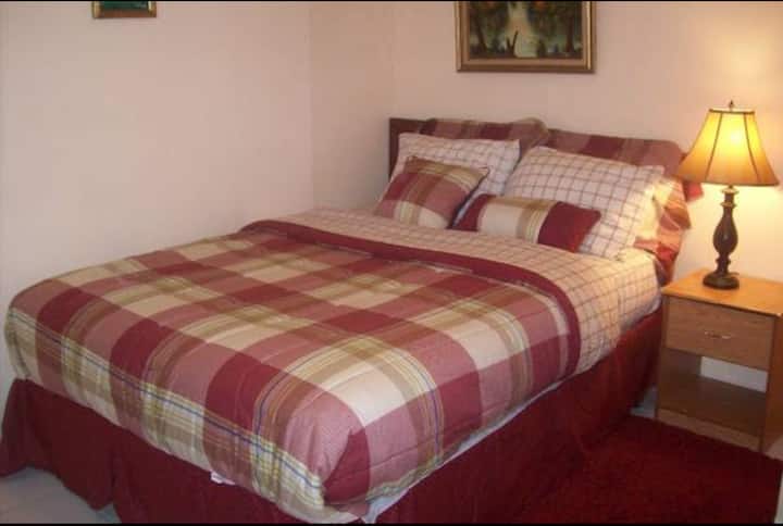 The Cozy Bedroom - Dearborn, MI