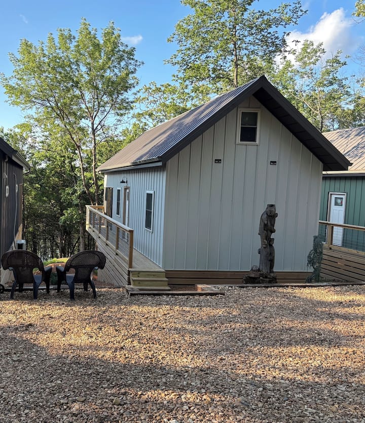 Liberty Loft Brand New Pet Friendly - Roaring River State Park, Cassville