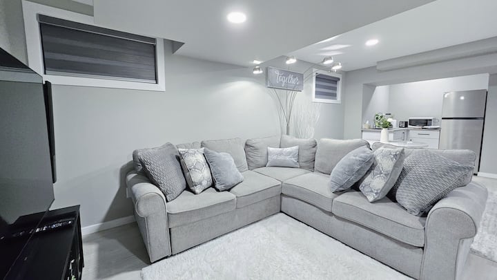 Luxurious Basement Suite W/ Private Entrance - Winnipeg