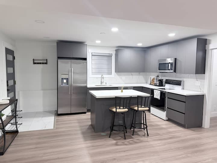 Game Night Getaway - Des Moines, WA