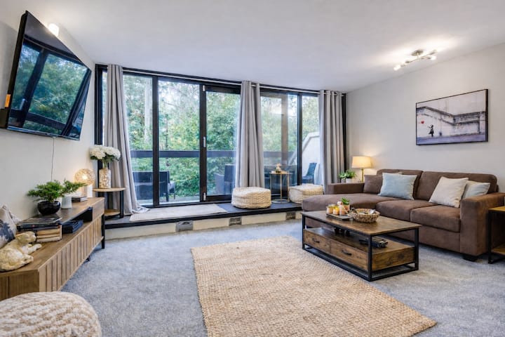 Abbey Road 4 Bed Home | Free Parking And Garden - London Paddington Station