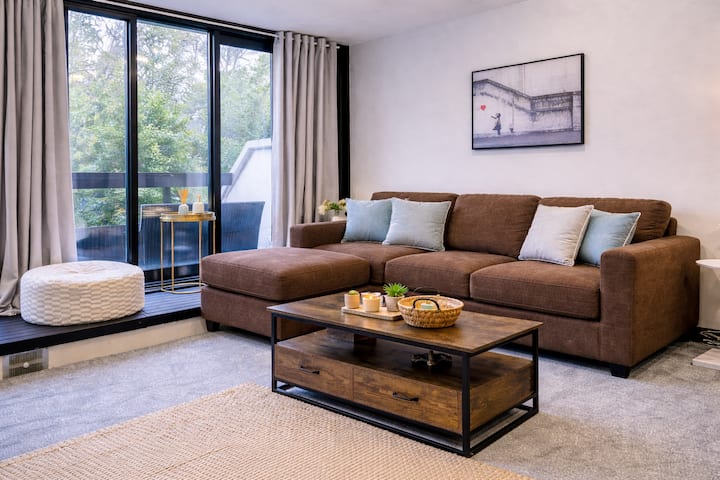 Abbey Road 4 Bed Home | Free Parking And Garden - London Paddington Station
