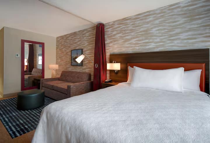 Stylish Wichita Room: Perfect For Weekend Explorer - Wichita, KS