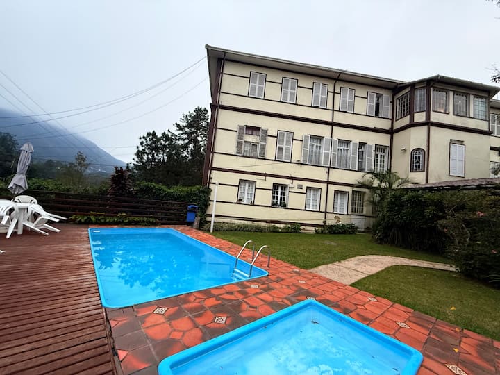 Apartamento No Edifício Majestoso Cremerie - Petrópolis