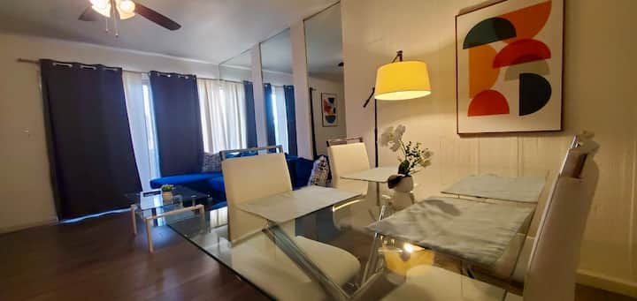 Across Street Fashion Sqr Mall - Scottsdale, AZ