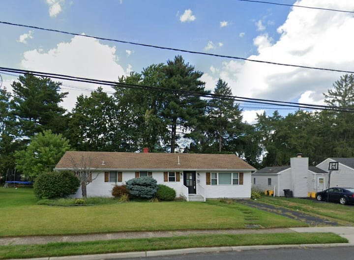 Fully Furnished 4 Bedroom House - Allentown, NJ