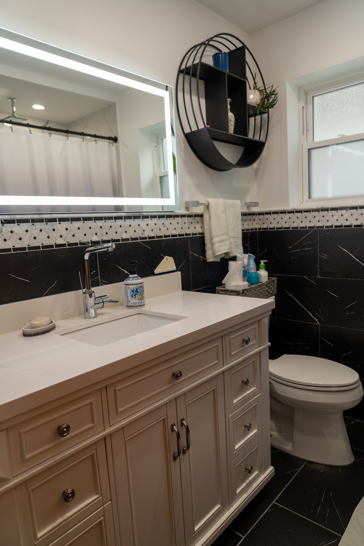 Seguro y fácil de llegar al centro de Chicago y ORD Suite2SalmanRm ...