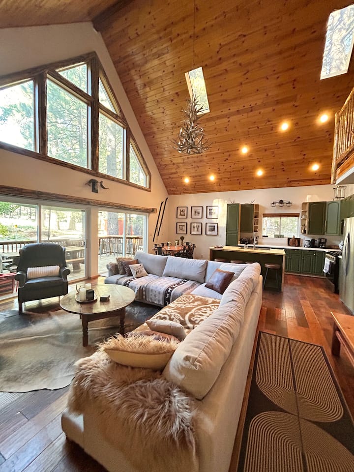 Enchanting Forest Escape Getaway - Running Springs, CA