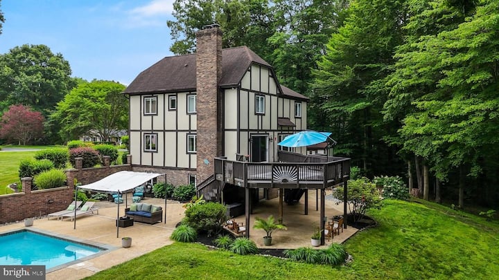 Tudor House Oasis - Maryland