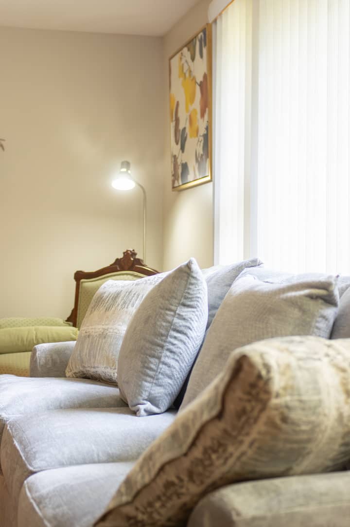 Cozy Hideaway Minutes From Lake & Town - East Hampton, CT